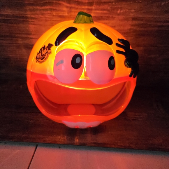 Holiday | Vintage Mms Orange Motion Activated Pumpkin Spider Candy Dish ...